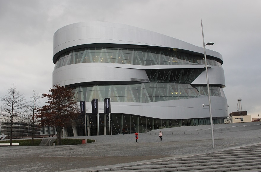 Mercedes Benz Museum Stuttgart - Automobil - Geschichte - Daimler